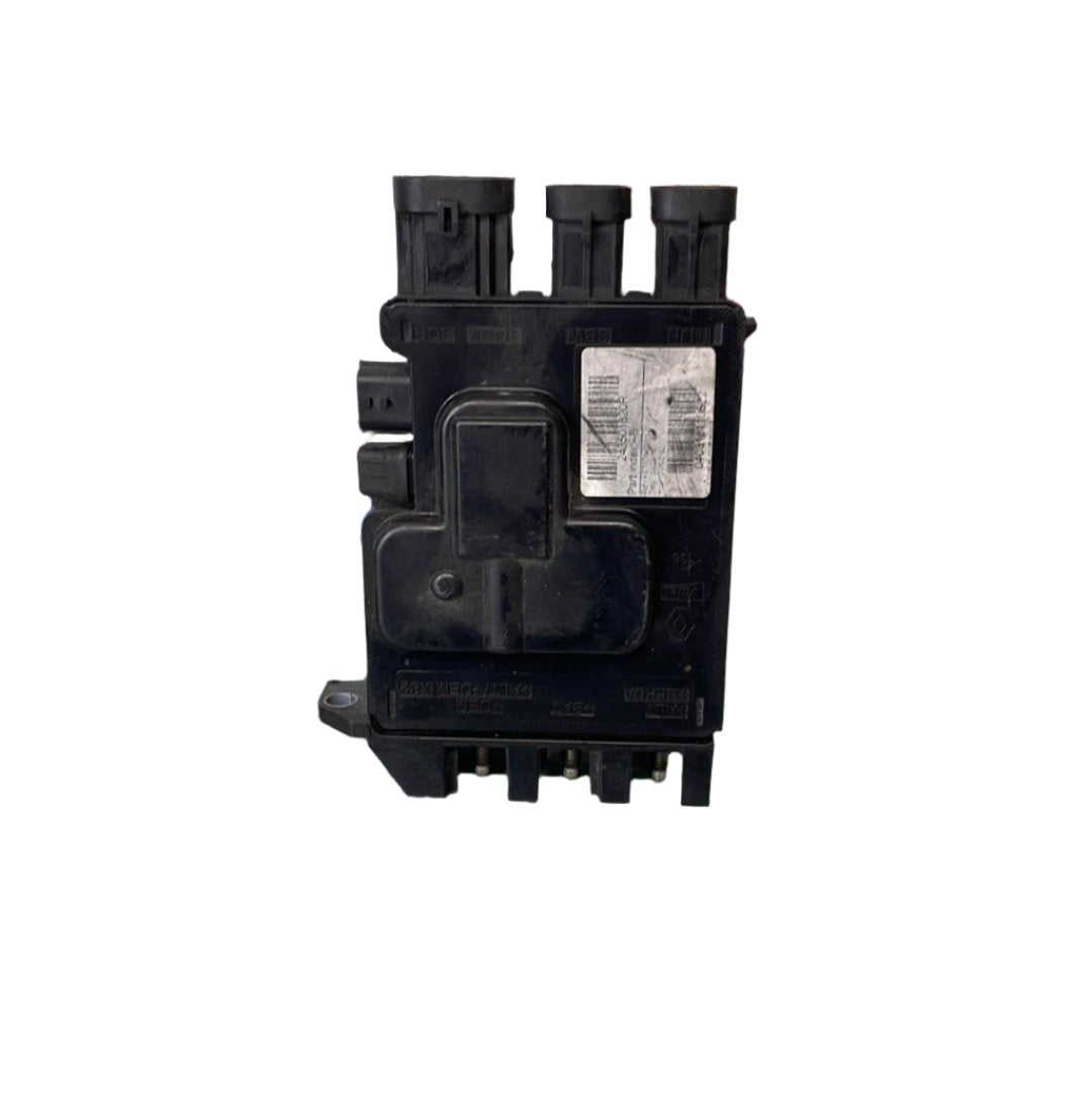 Renault Traffic FUSE MODULE 2016 P/N 243501820R – Van Breakers